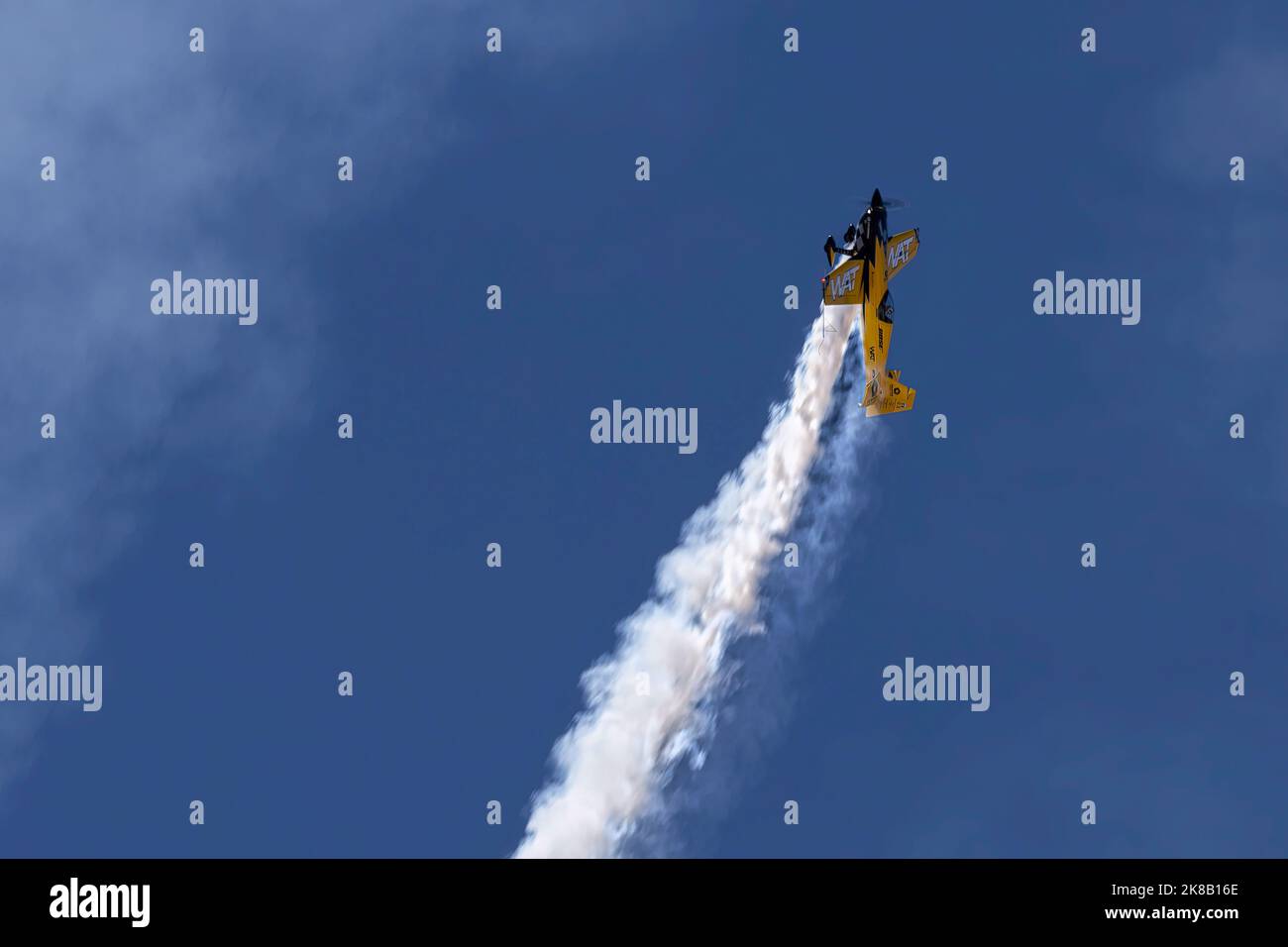 Legendary pilot Mike Goulian performs for the first time at the 2022 ...