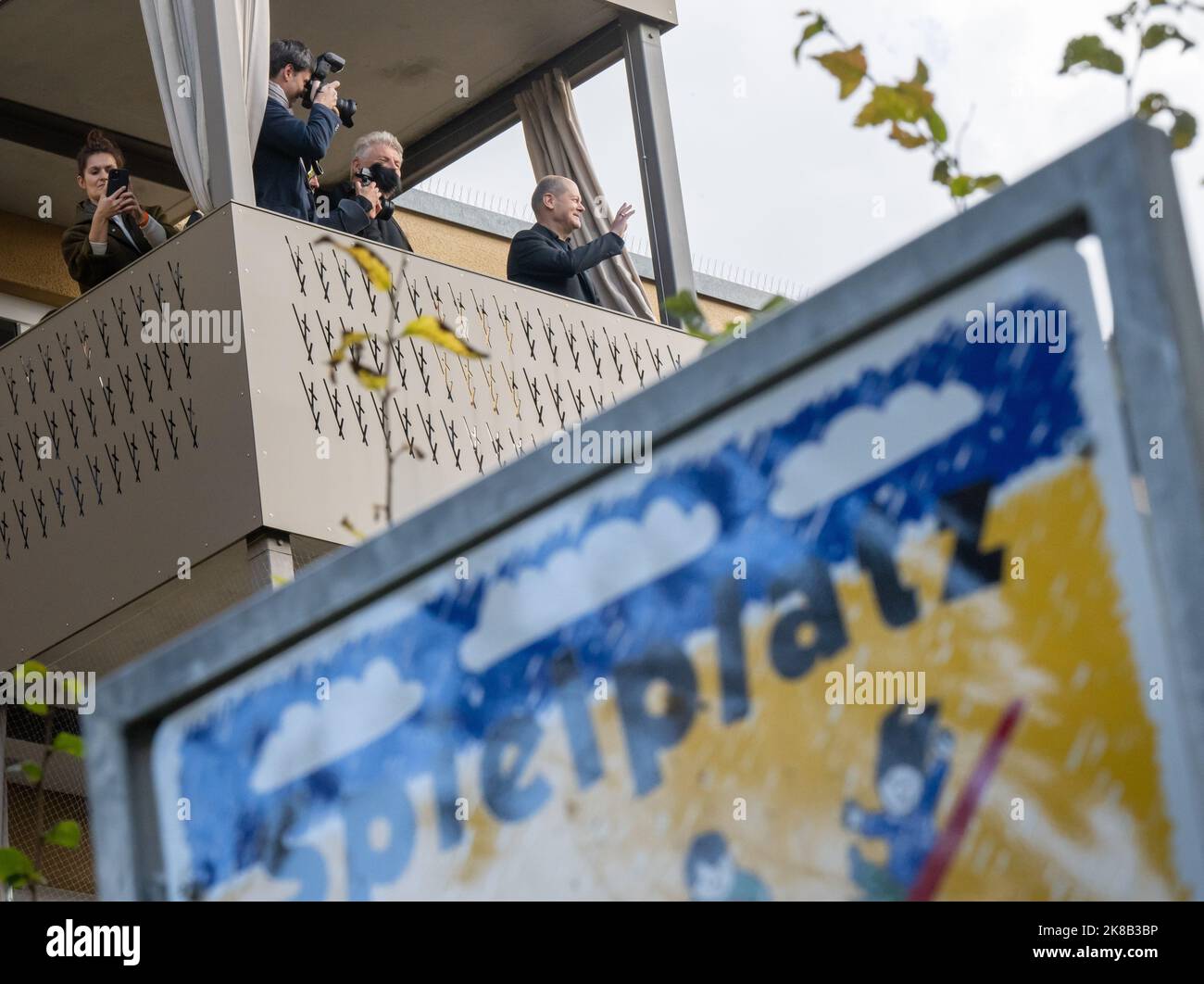 Munich, Germany. 22nd Oct, 2022. Chancellor Olaf Scholz (r) and Lord ...