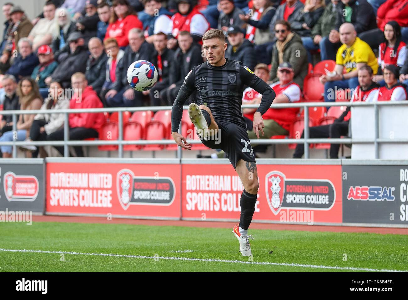 Regan Slater #27 of Hull City passes the ball during the Sky Bet ...