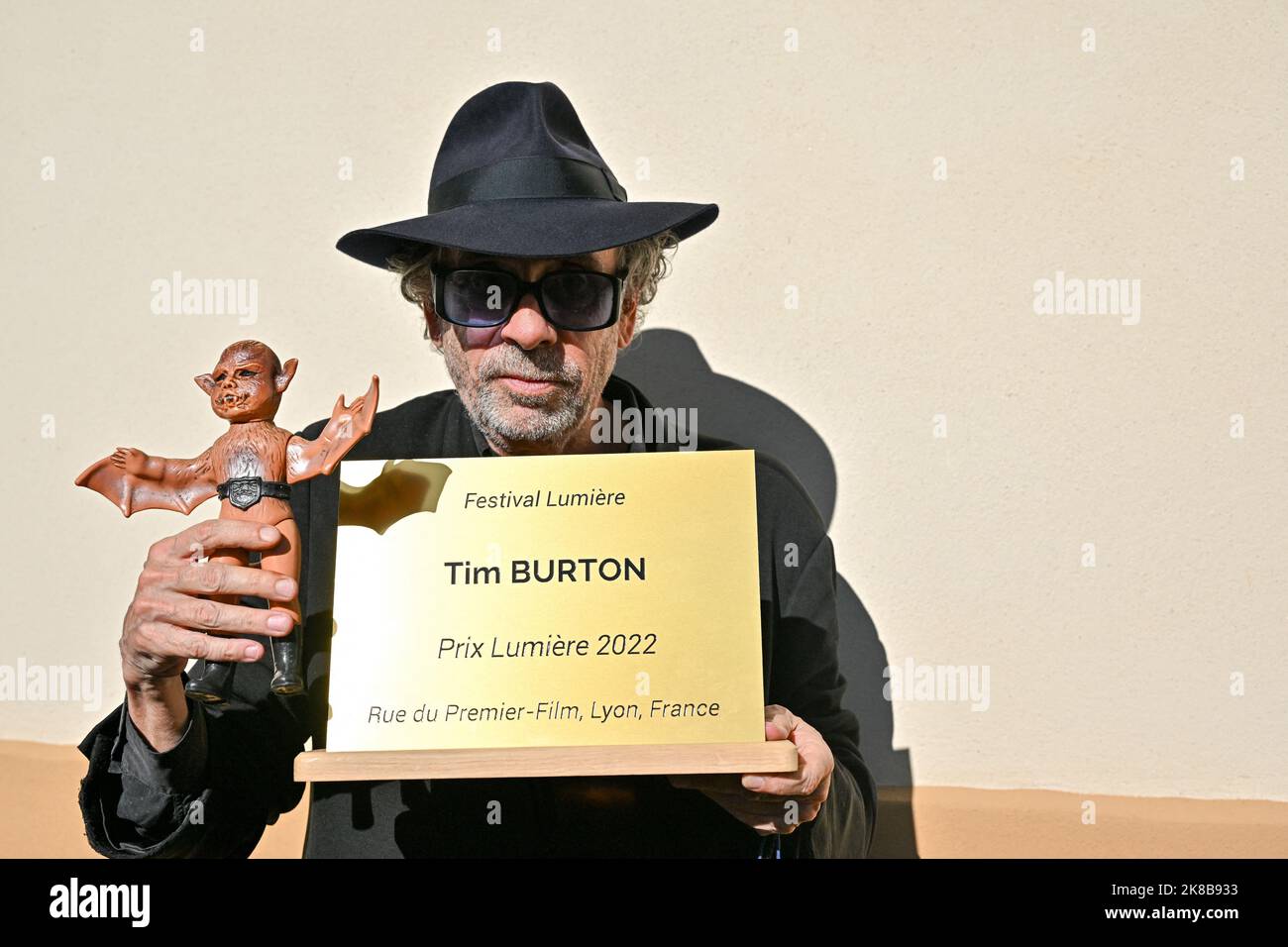 Tim Burton unveils a commemorative plaque on the cinematographers wall ...