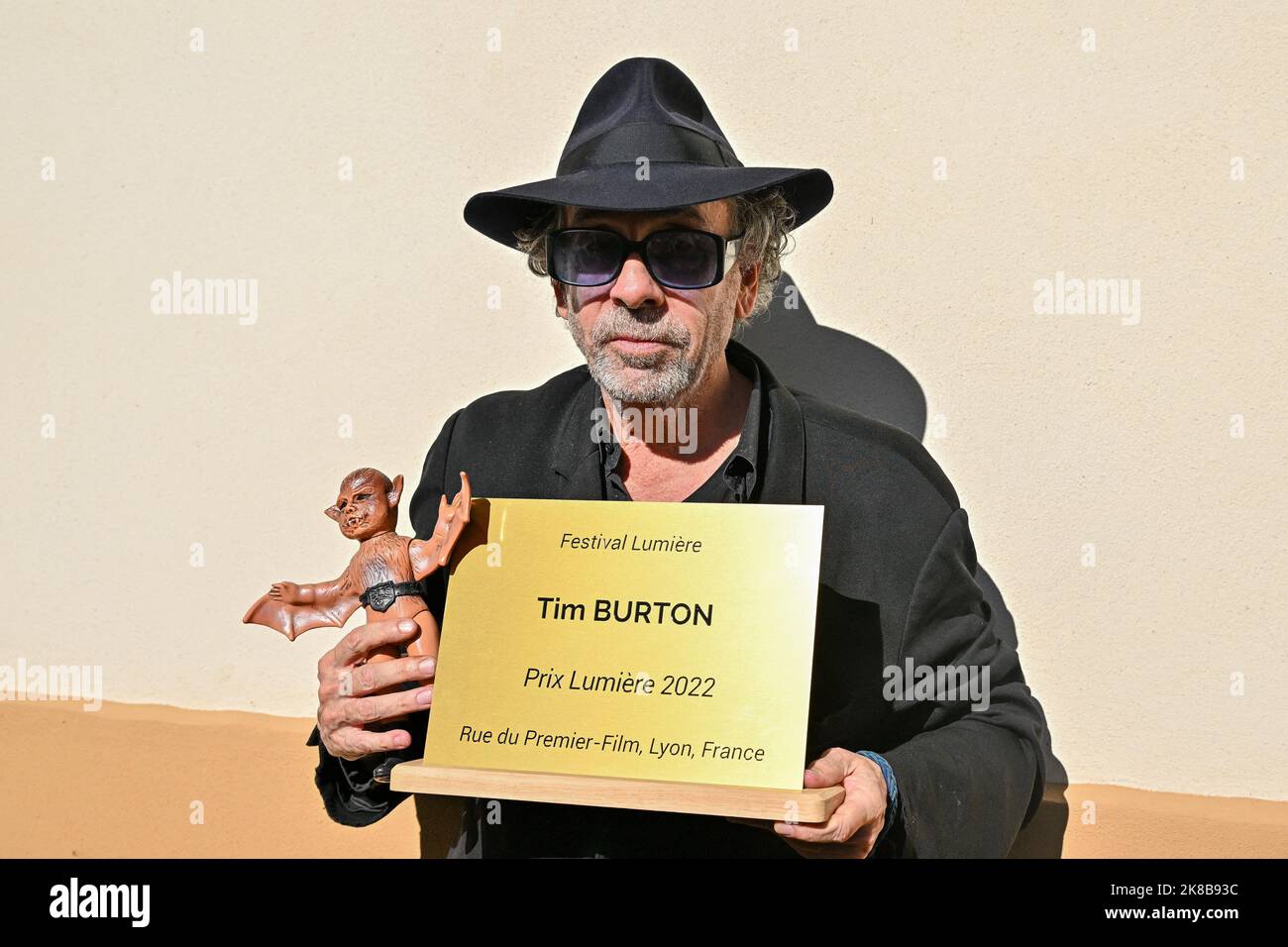 Tim Burton unveils a commemorative plaque on the cinematographers wall ...