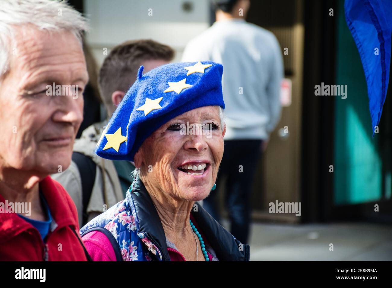 London, UK. 22nd Oct 2022. Brits join thousands demand for a General ...