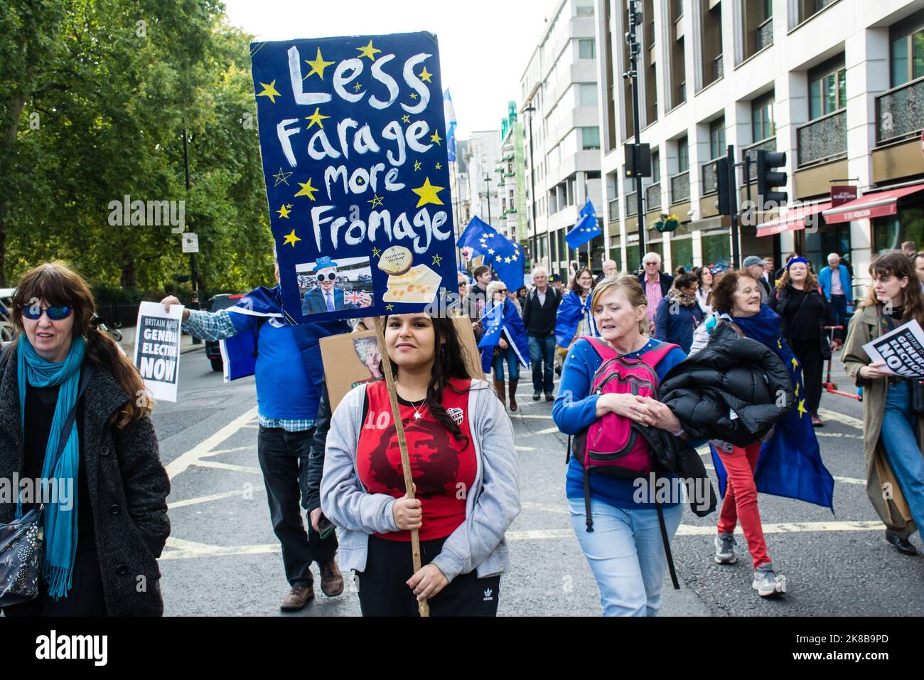 London, UK. 22nd Oct 2022. Brits join thousands demand for a General ...