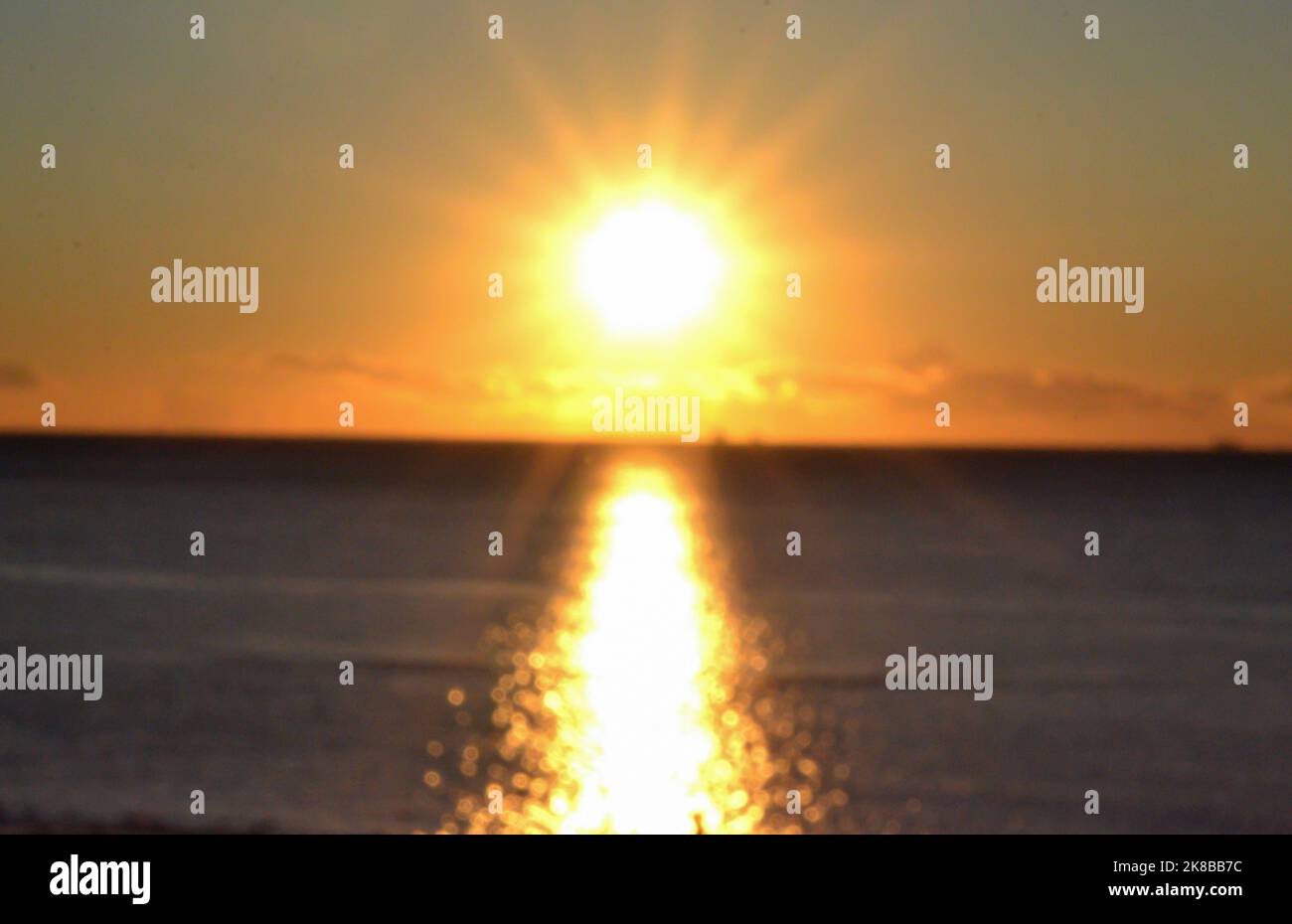 Blurred sun path on water hi-res stock photography and images - Alamy