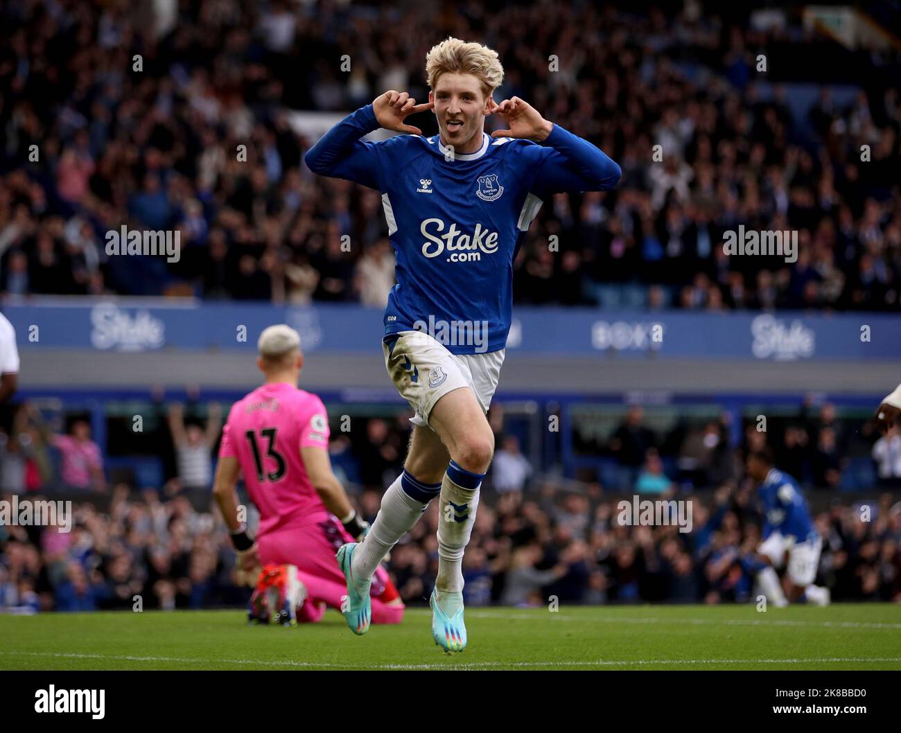 Everton's Anthony Gordon celebrates scoring their side's second goal of ...