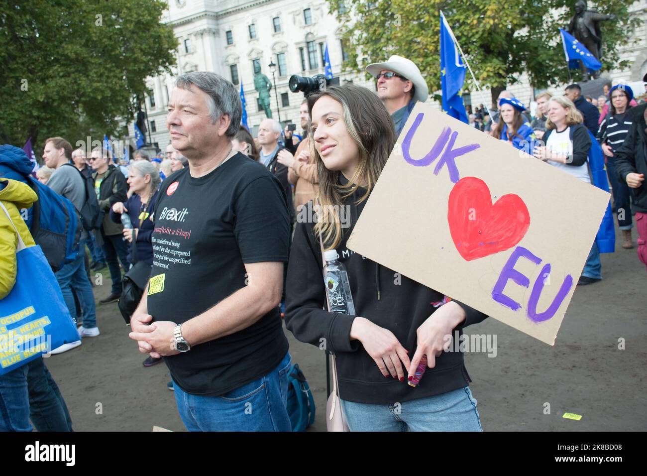 London, UK. 22nd Oct, 2022. Thousands rally in Parliament Square in ...
