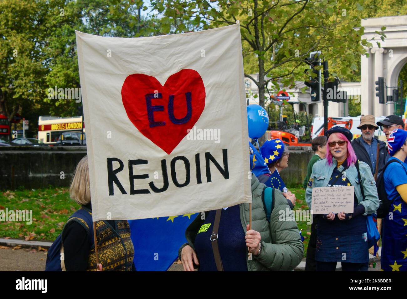 rejoin sign with heart at the first ever national rejoin the european ...