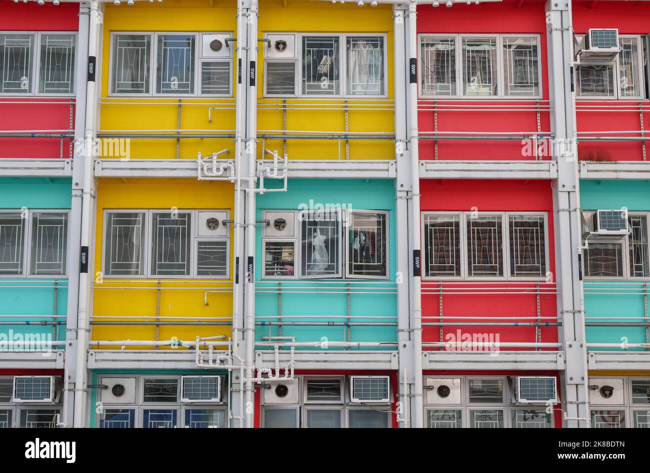 The transitional housing project Nam Cheong 220 by the Hong Kong ...