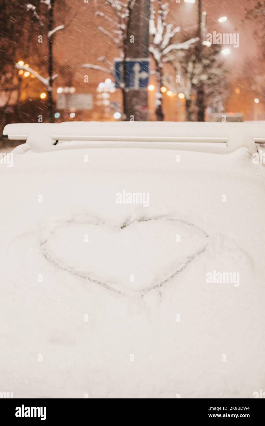 Draw a heart hi-res stock photography and images - Alamy