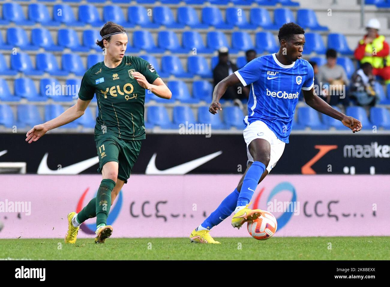 Beerschot's Nokkvi Thorisson and Jong Genk's Ibrahima Sory Bangoura ...