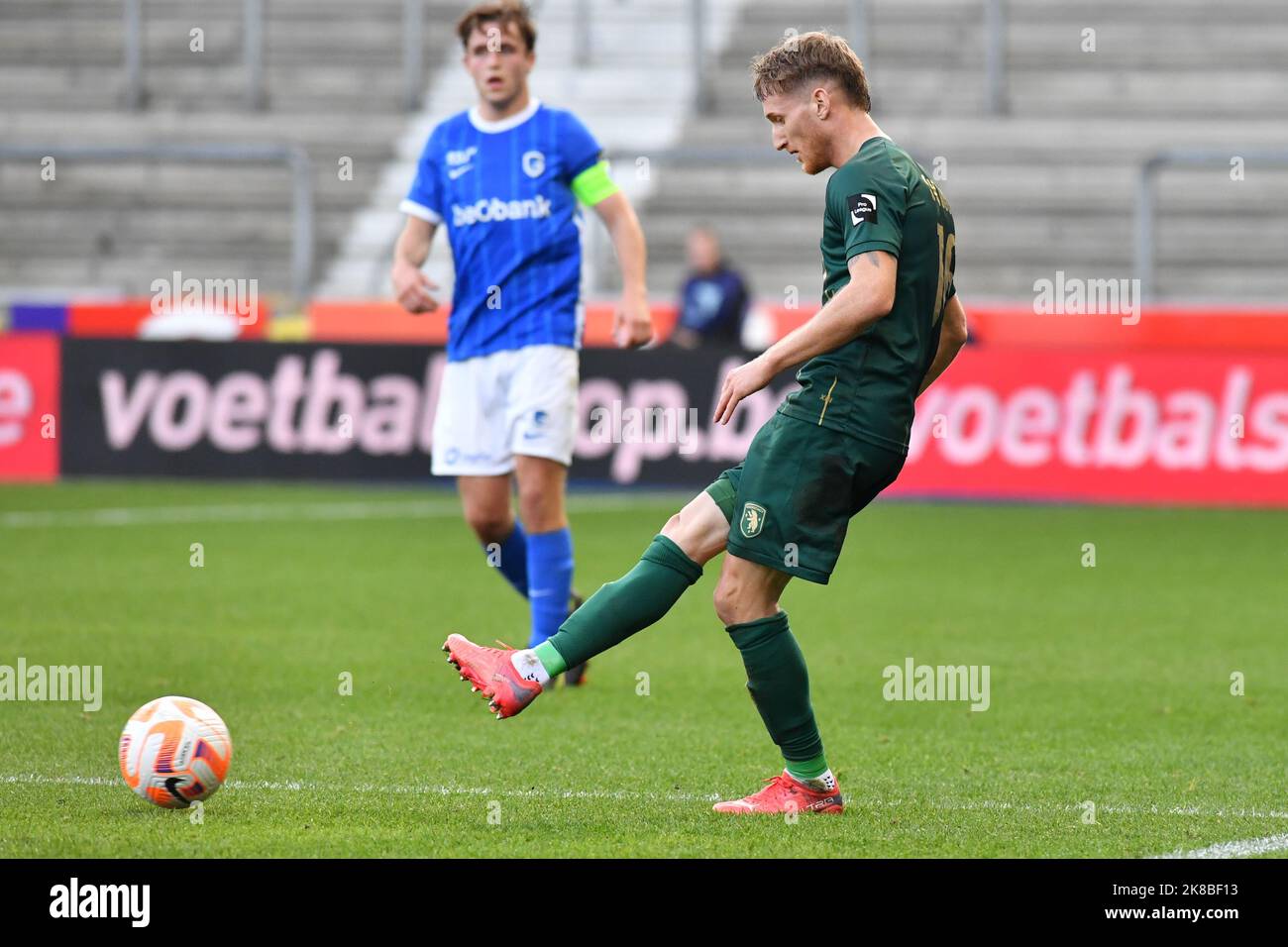 Beerschot's Leo Seydoux pictured in action during a soccer match ...