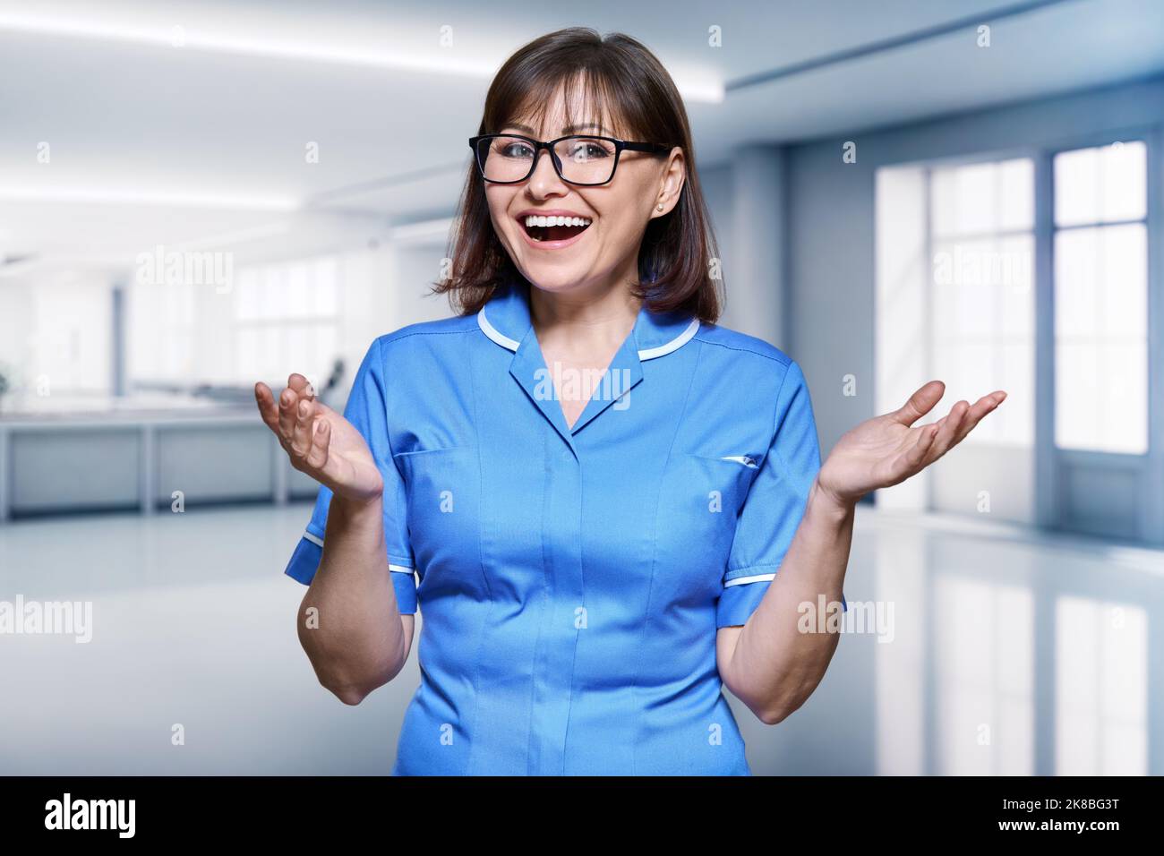 Uk hospital staff smiling hi-res stock photography and images - Alamy