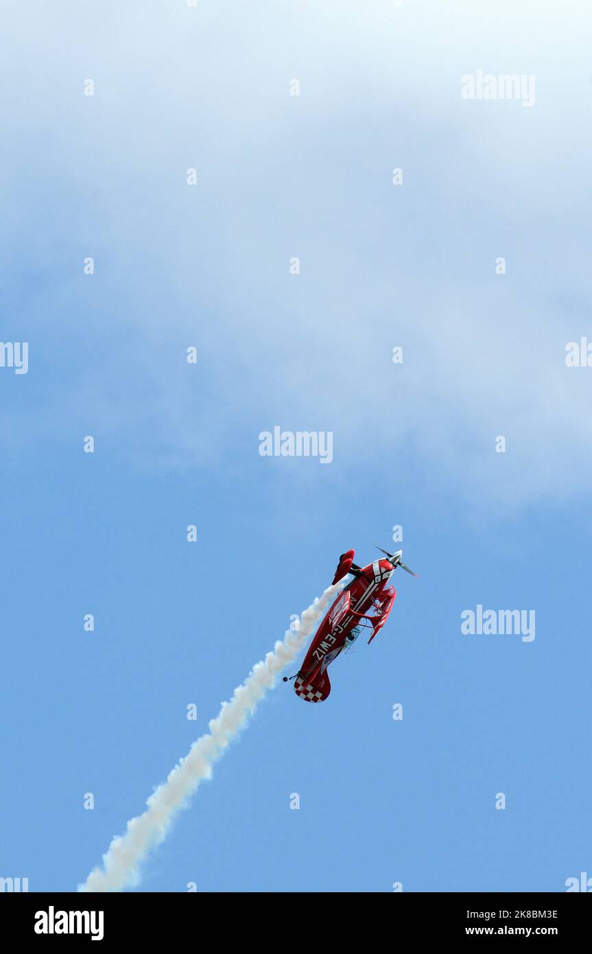 Rich Goodwin and his Pitts S2S Bi Plane, G-EWIZ Stock Photo - Alamy