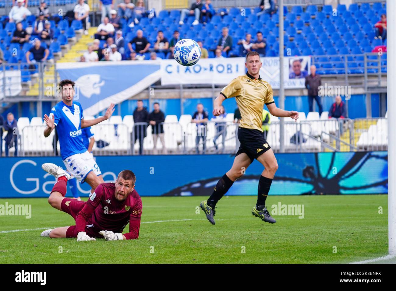 Jesse Joronen (Venezia FC) during the Italian soccer Serie B match ...