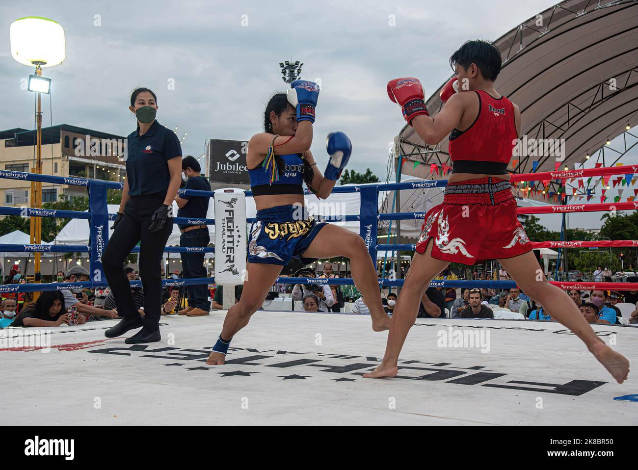 Meiji M.Chombueng (Red) and Dutchmill Kash Fight (Blue) are seen in ...