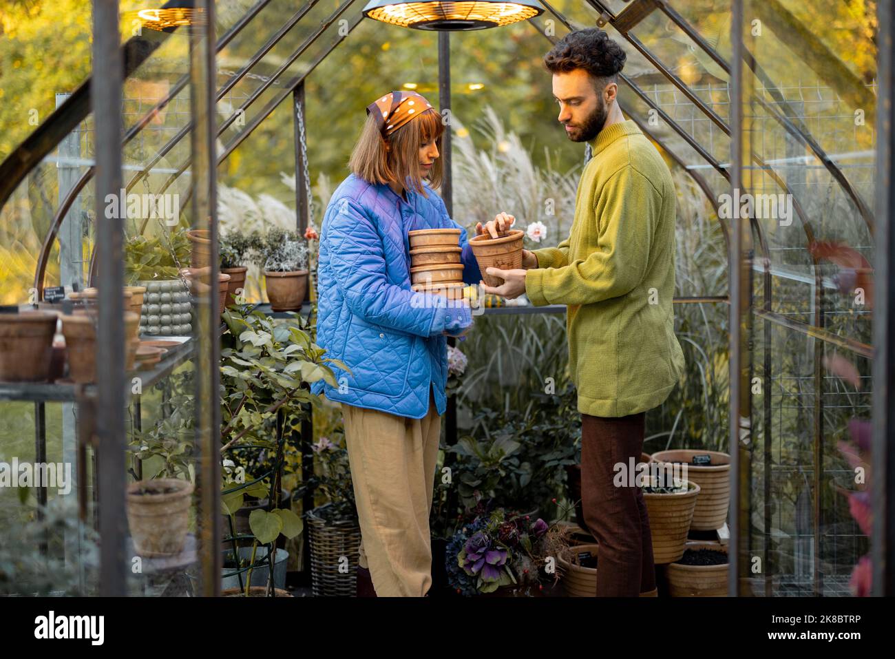Young couple work flower shop hi-res stock photography and images - Alamy