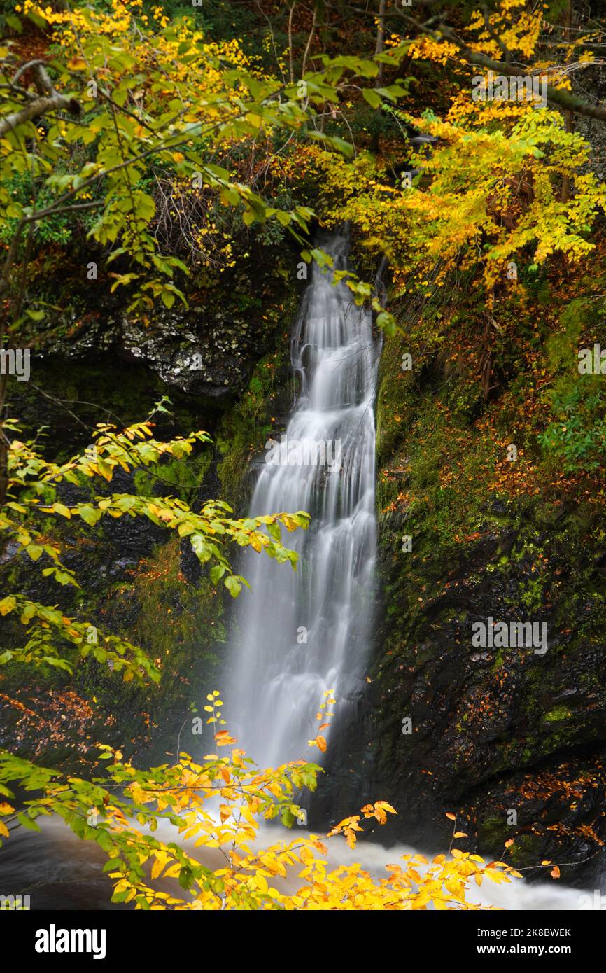 Waterfall in Delaware Water Gap park in the fall in Pennsylvania Stock ...
