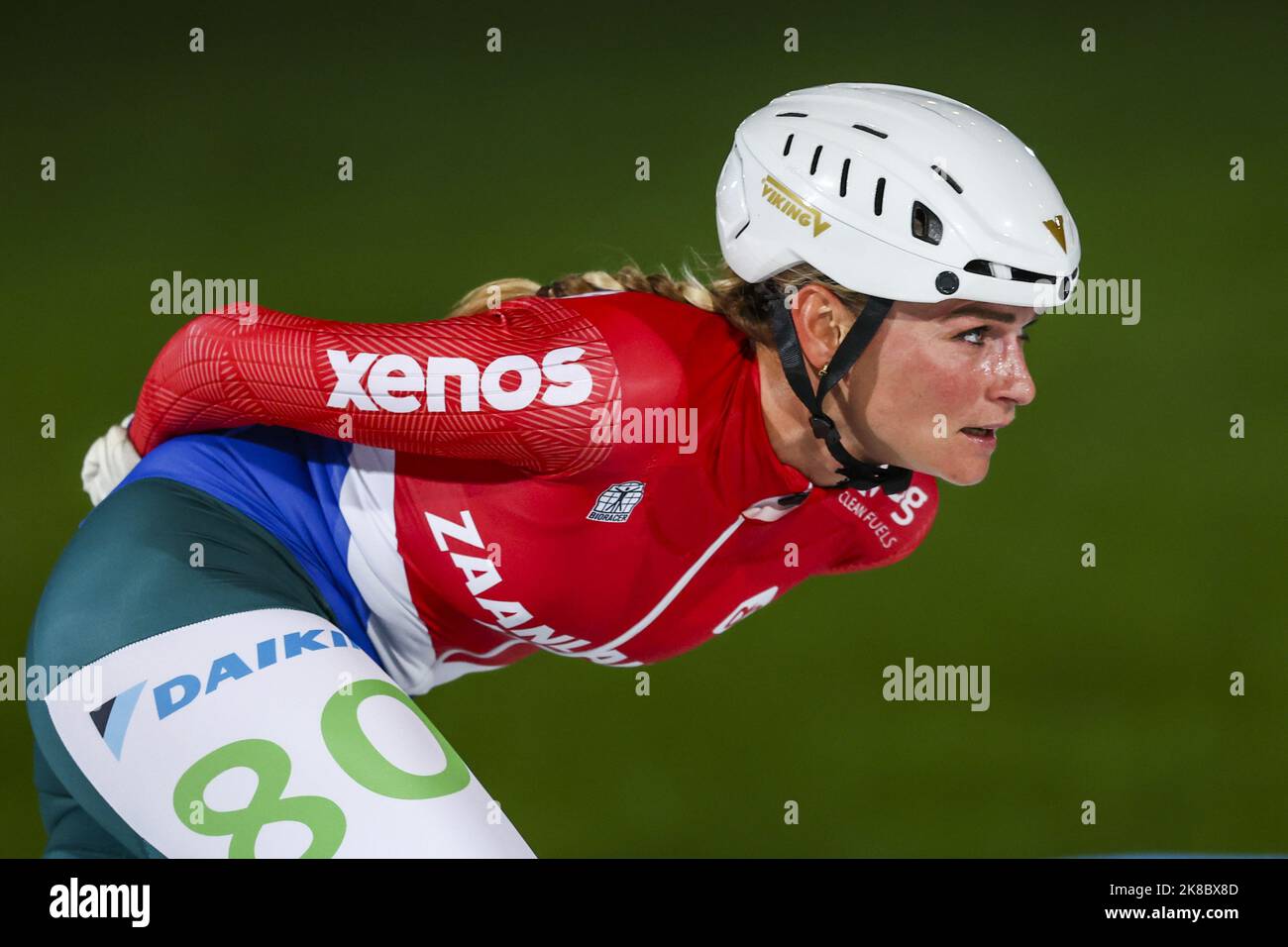 2022-10-22 19:50:39 AMSTERDAM - Irene Schouten on her way to victory in the opening game of the ...