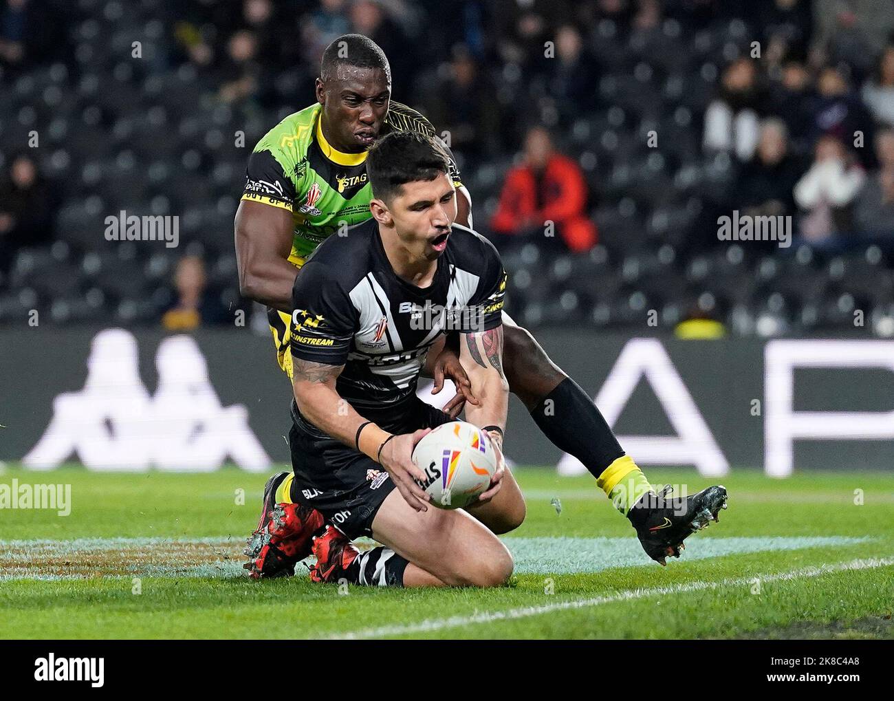 New Zealand's Jeremy Marshall-King scores their side's seventh try ...