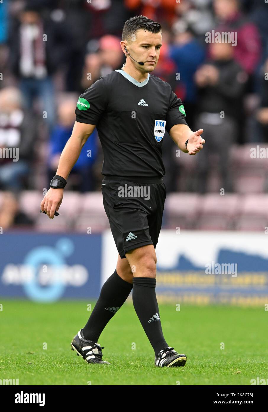 Nick walsh referee hi-res stock photography and images - Alamy