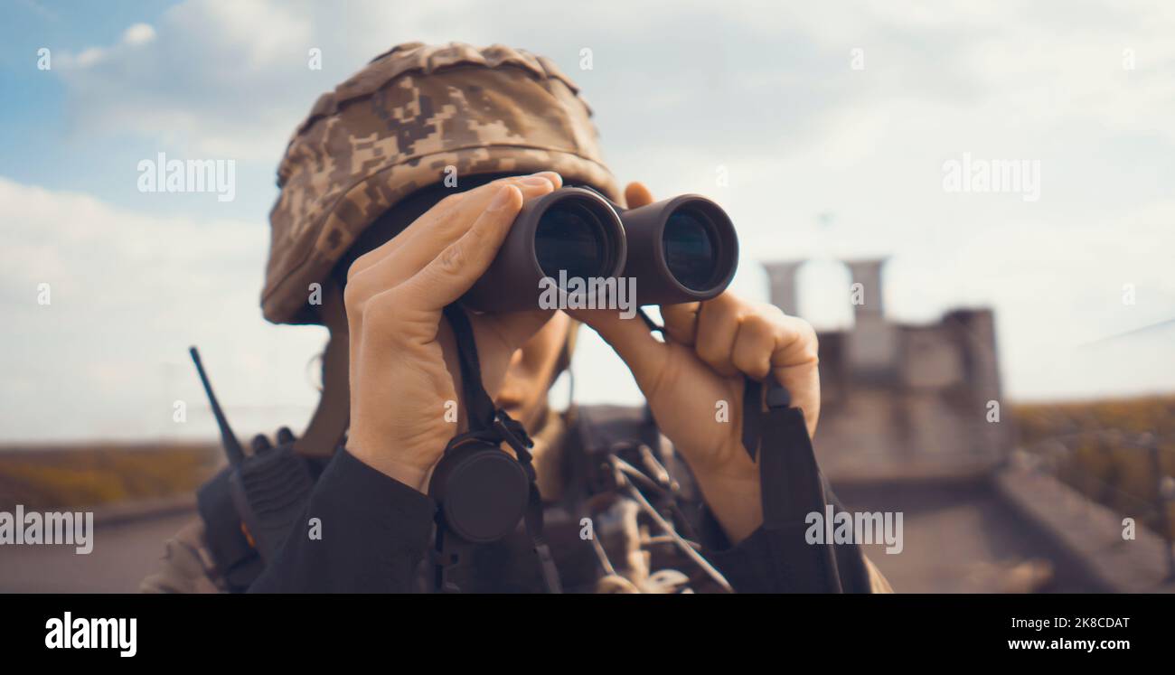 Army binocular hi-res stock photography and images - Alamy