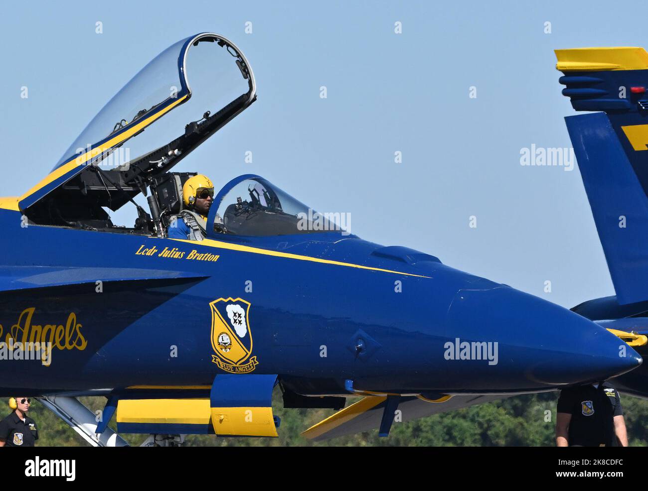 JACKSONVILLE, FL. (Oct. 21, 2022) LCDR Bratton prepares to take to the ...