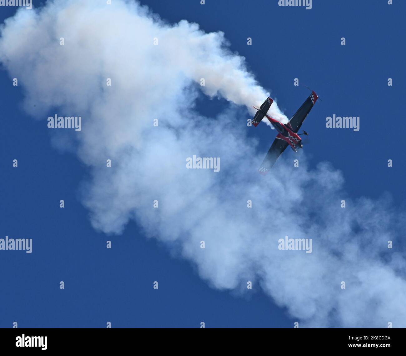 JACKSONVILLE, FL. (Oct. 21, 2022) Rob Holland flies high above the ...