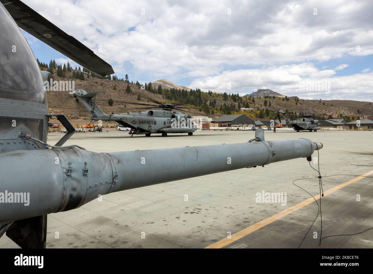 U.S. Marines with Marine Heavy Helicopter Squadron (HMH) 462, Marine ...