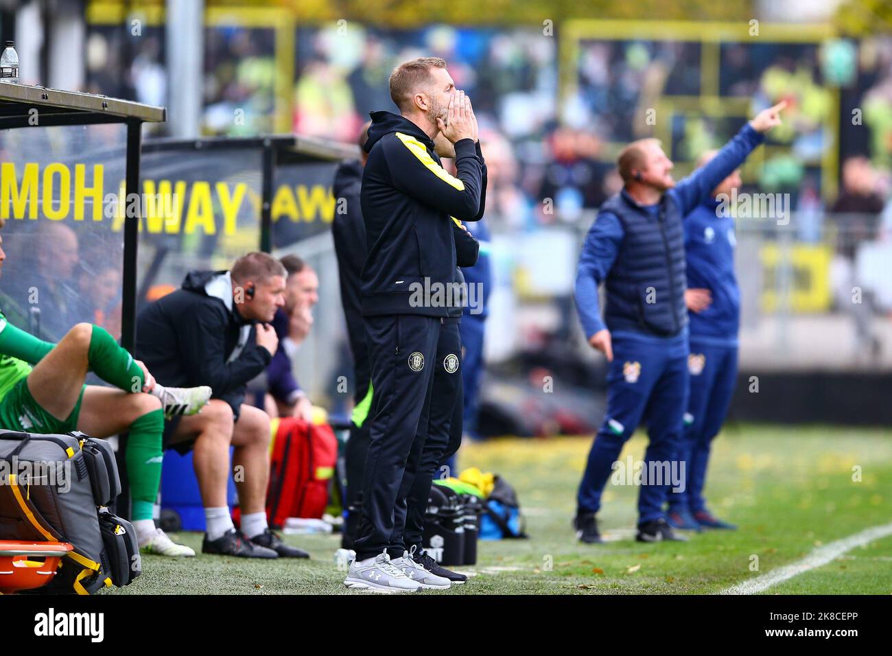 Football manager shouting hi-res stock photography and images - Alamy