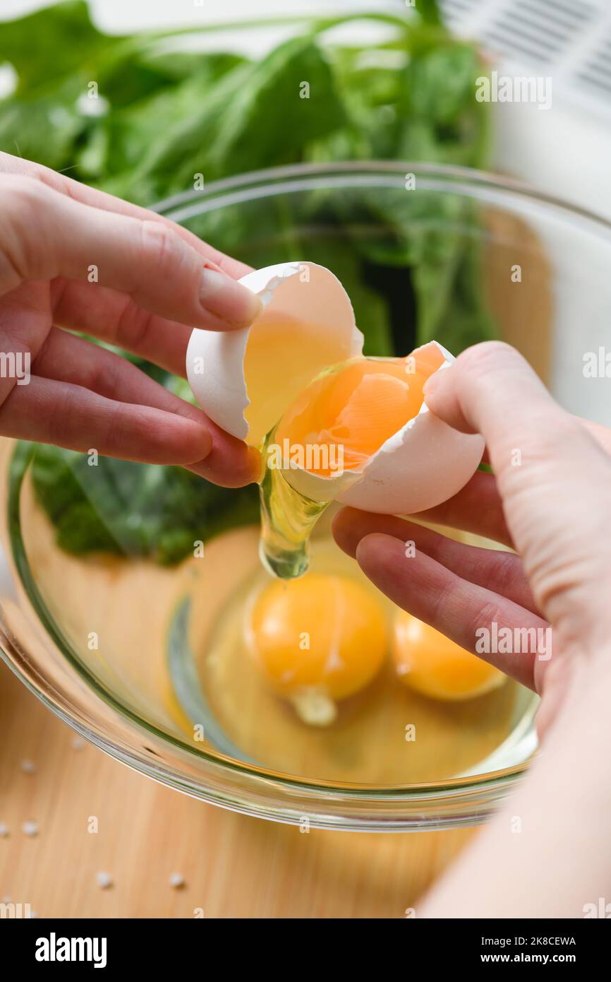 Hands cracking egg hi-res stock photography and images - Alamy