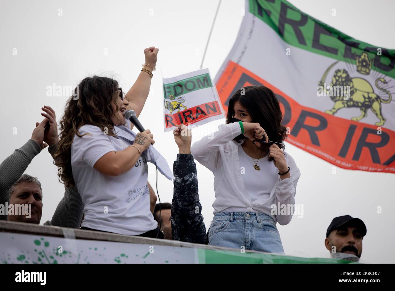 Cutting hair iranians hi-res stock photography and images - Alamy