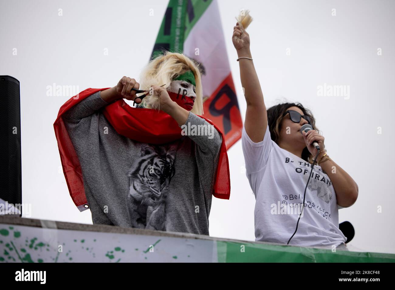 Cutting hair iranians hi-res stock photography and images - Alamy