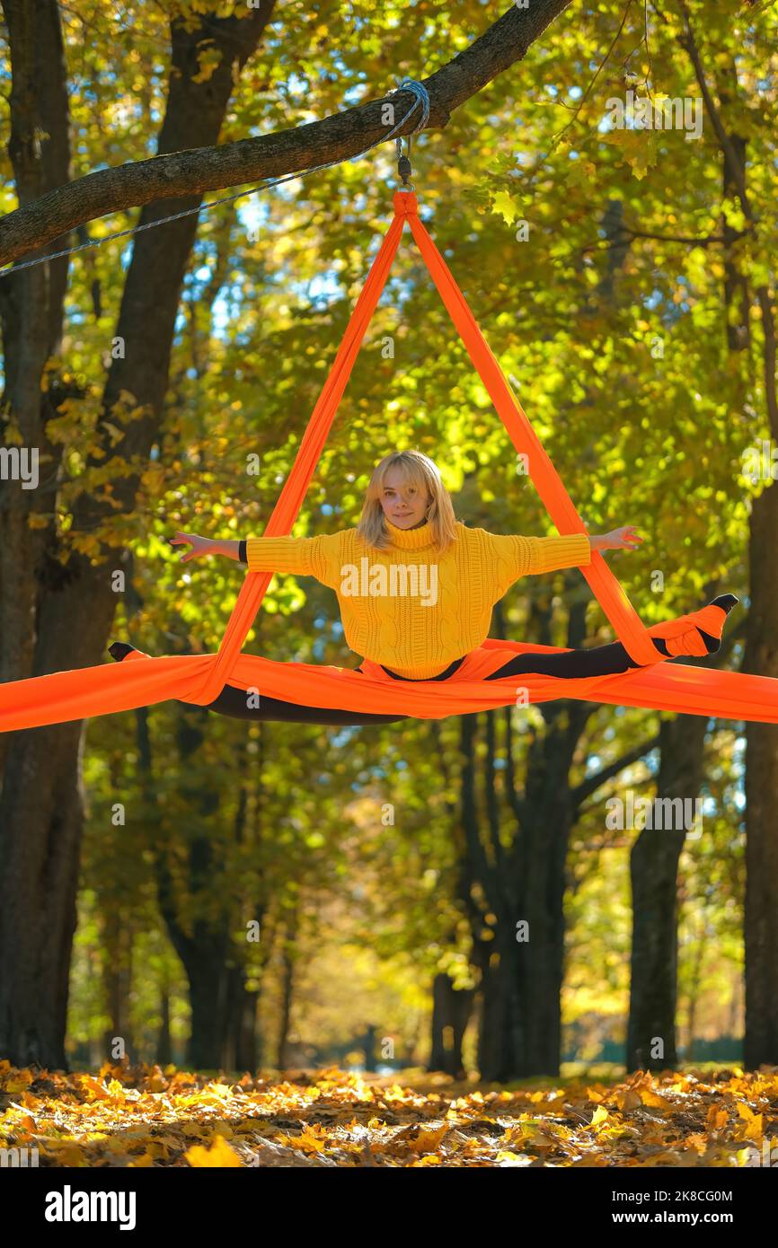 Aerial silks hi-res stock photography and images - Alamy