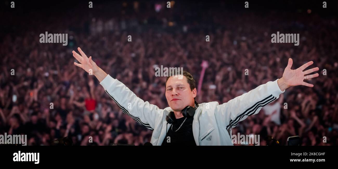 2022-10-22 23:06:05 AMSTERDAM - Tiesto performs during Amsterdam Music ...
