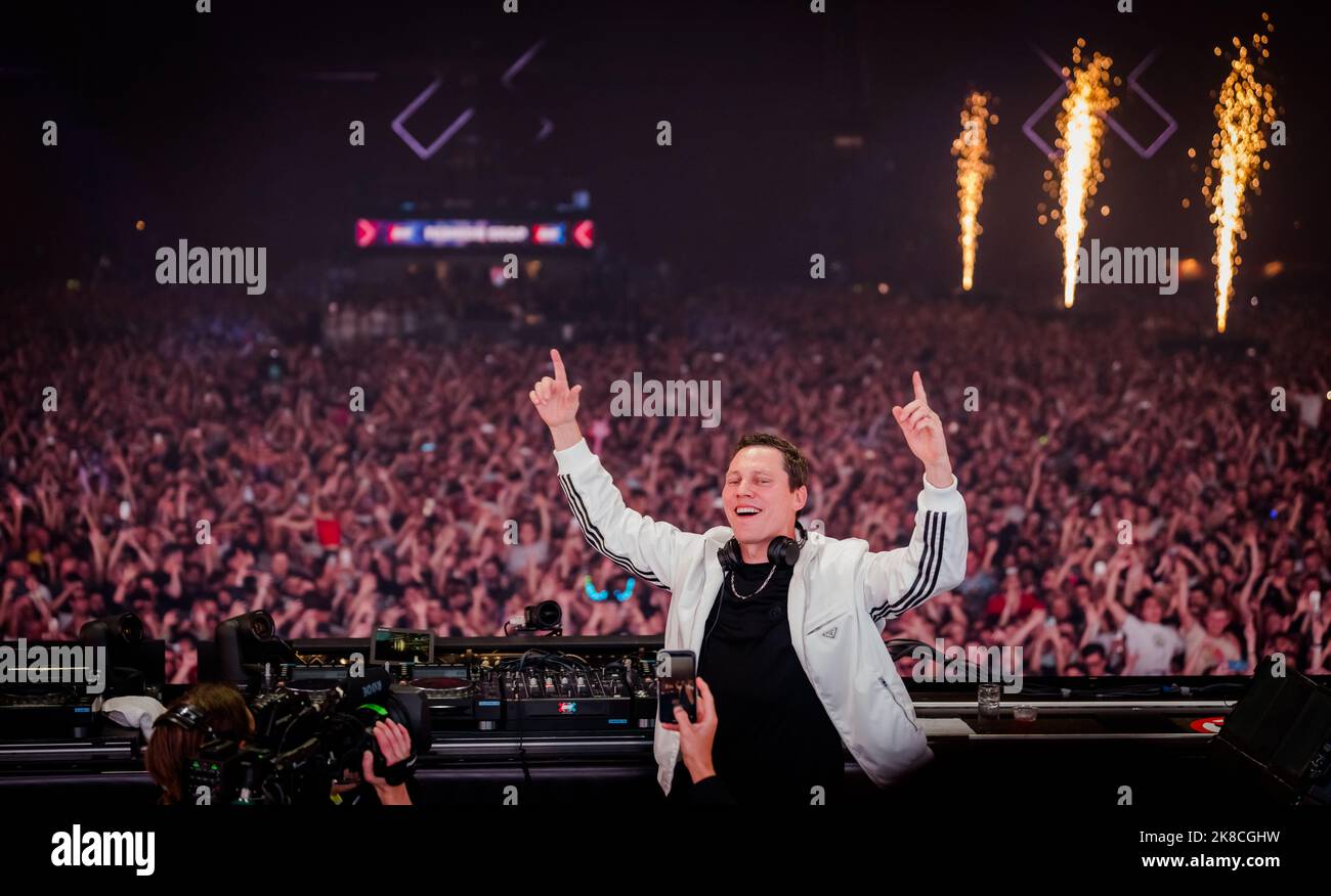 2022-10-22 23:06:03 AMSTERDAM - Tiesto performs during Amsterdam Music ...