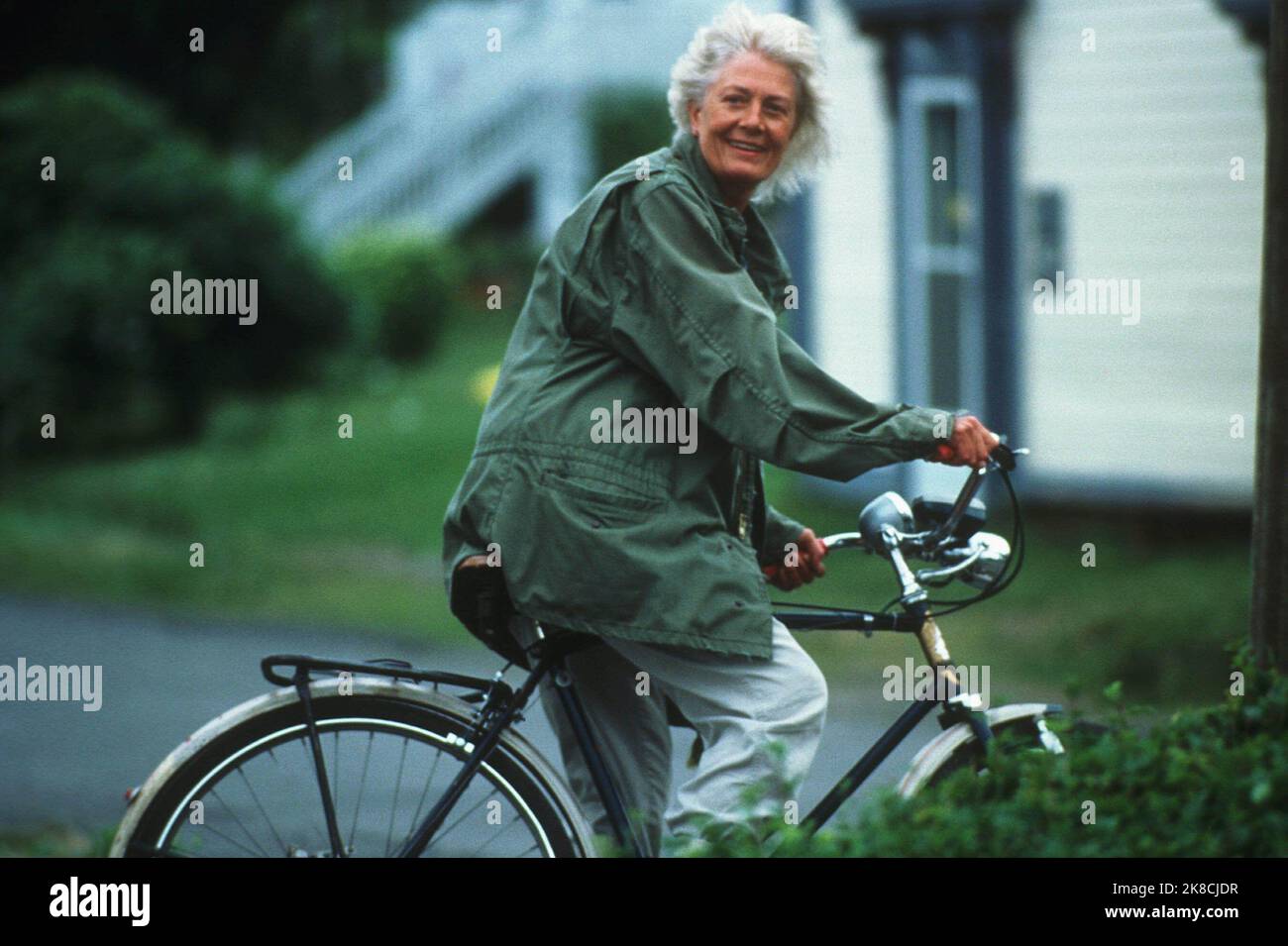 Vanessa Redgrave Film: A Rumor Of Angels (2000) Characters: Maddy ...