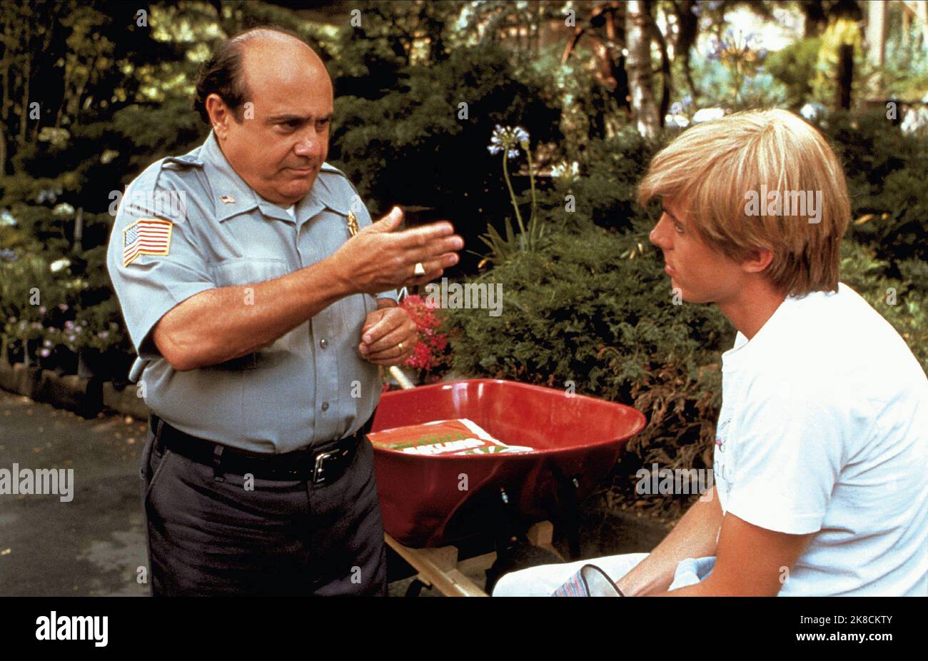 Danny Devito & Casey Affleck Film: Drowning Mona (USA 2000) Characters ...