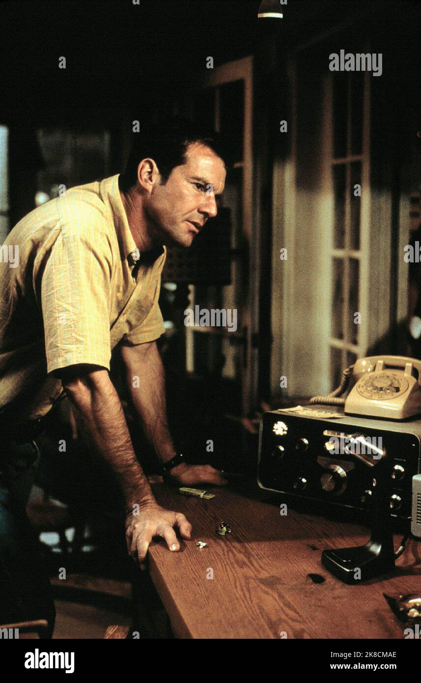 Frequency 2000 dennis quaid hi-res stock photography and images - Alamy
