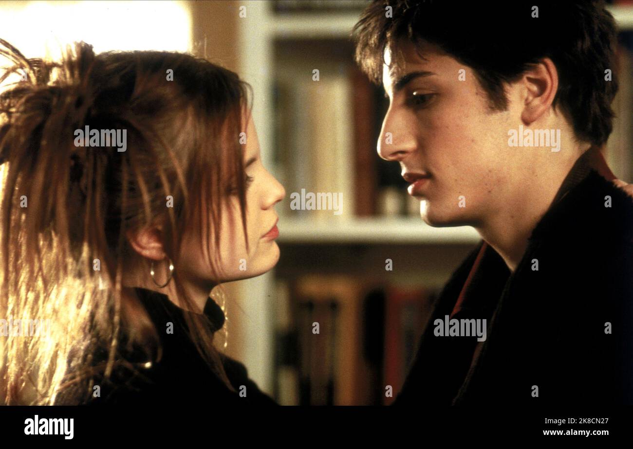 Mena Suvari & Jason Biggs Film: Loser (2000) Characters: Dora Diamond ...