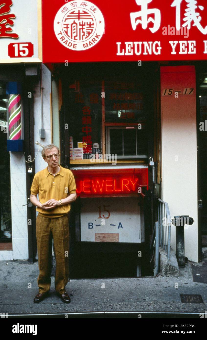 Woody Allen Film: Small Time Crooks (USA 2000) Characters: Ray Director ...