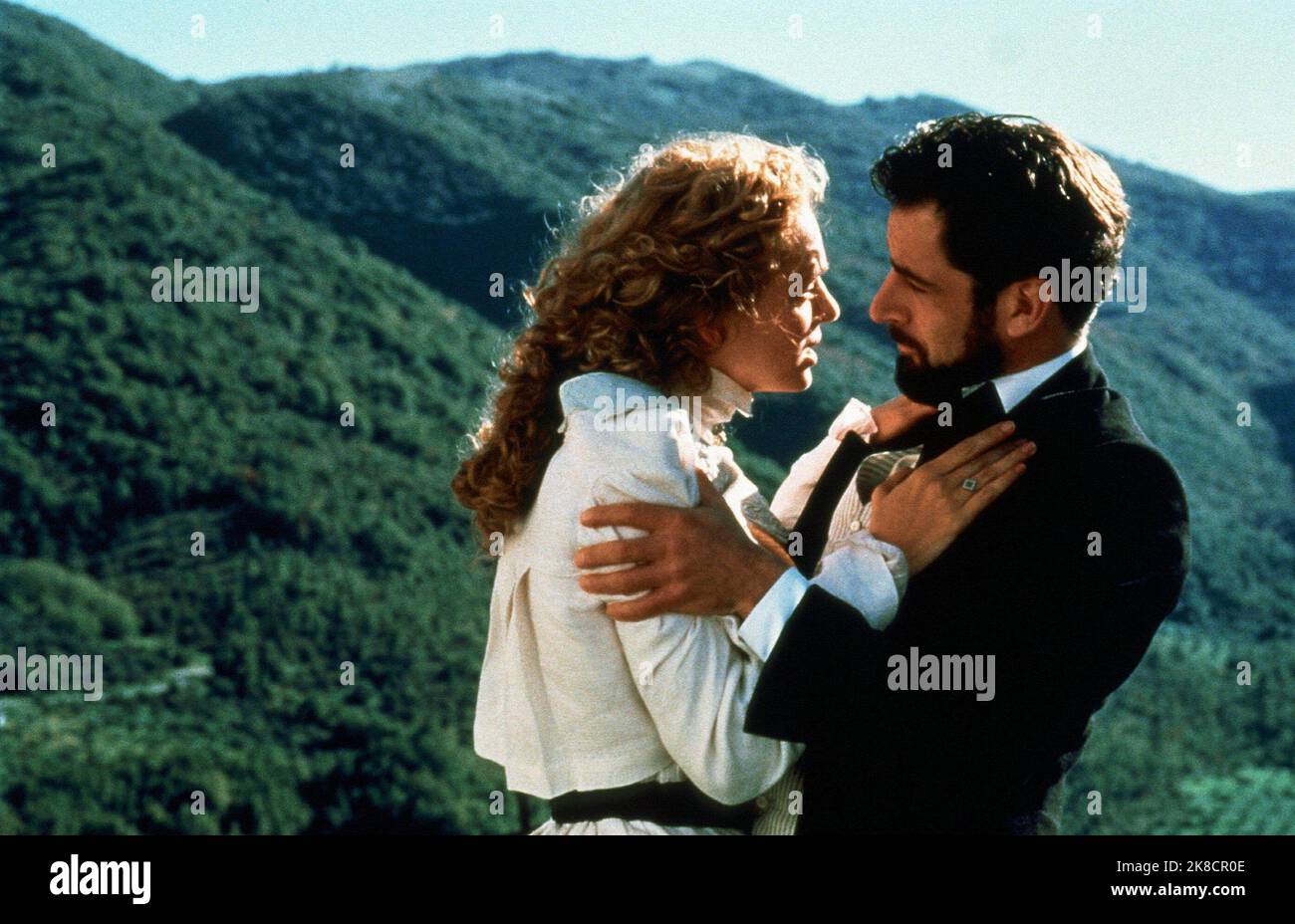 Uma Thurman & Jeremy Northam Film: The Golden Bowl (2000) Characters ...