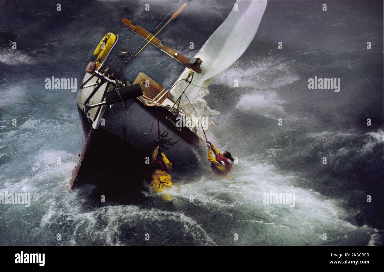 Yacht In Storm Film: The Perfect Storm (USA 2000) Director: Wolfgang ...