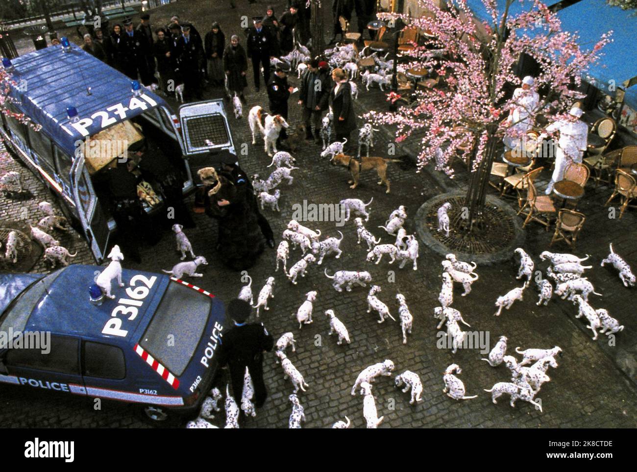 Scene From 102 Dalmations Film: 102 Dalmatians (2000) Director: Kevin ...