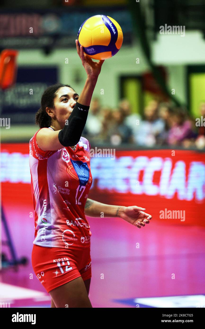 12 JORDAN THOMPSON (Vero Volley Milano) at service during the ...