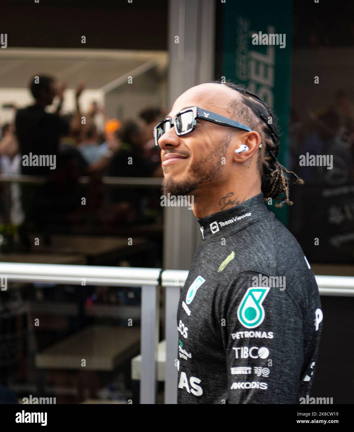 Fans going to see hamilton hi-res stock photography and images - Alamy