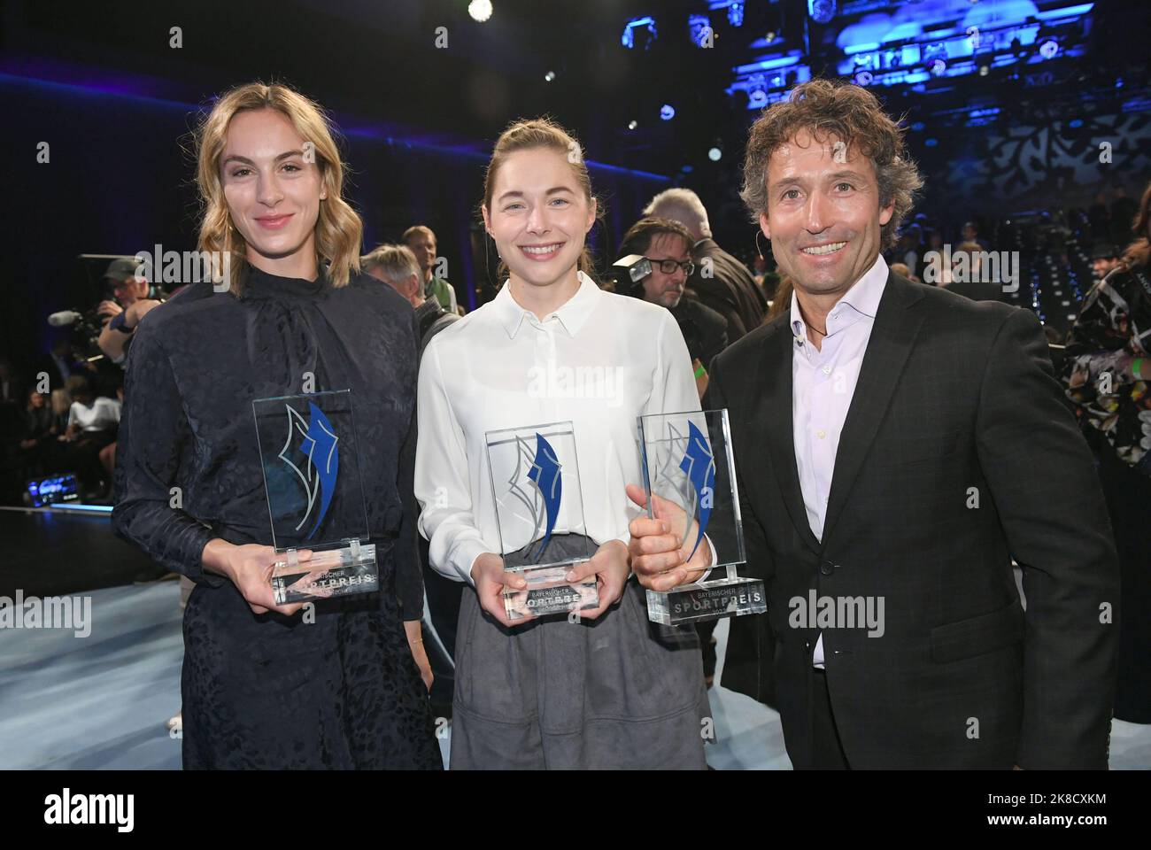 Munich, Germany. 22nd Oct, 2022. Award winners Alexandra Burghardt ...