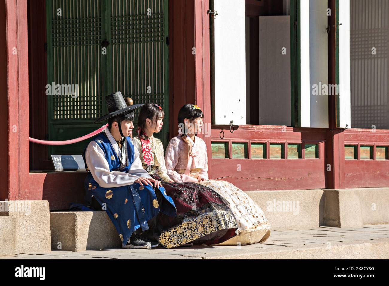 Chinese tourists dressed in traditional Korean costume take photos of ...