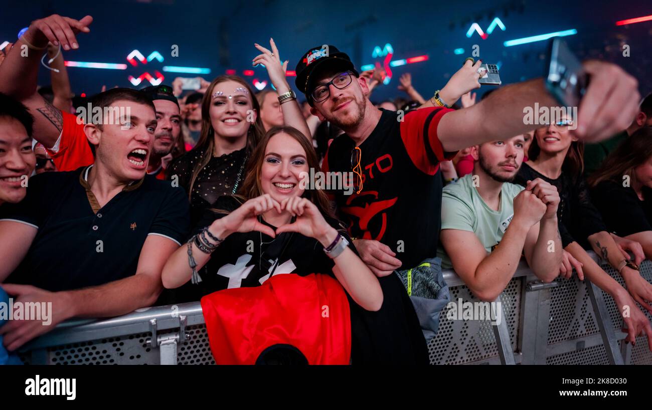 2022-10-23 00:02:09 AMSTERDAM - Visitors during Amsterdam Music ...