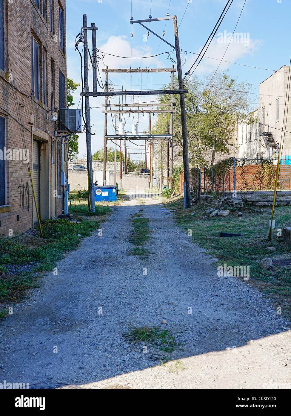 Taylor, Texas USA - Shaded alleyway behind abandoned derelict building ...