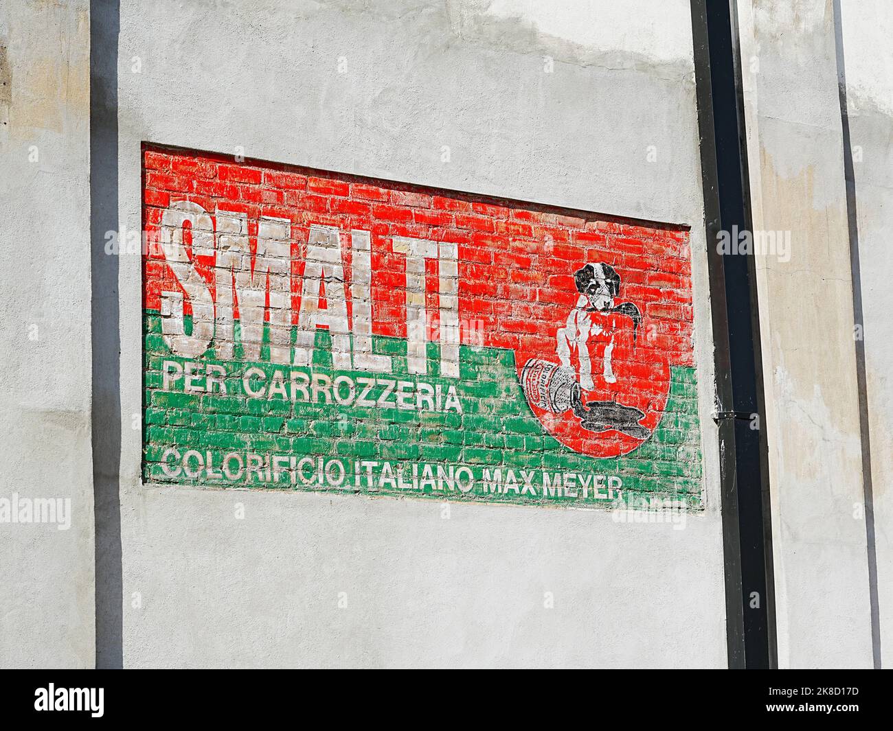 Taylor, Texas USA -Sign in Spanish on side of old automobile repair ...